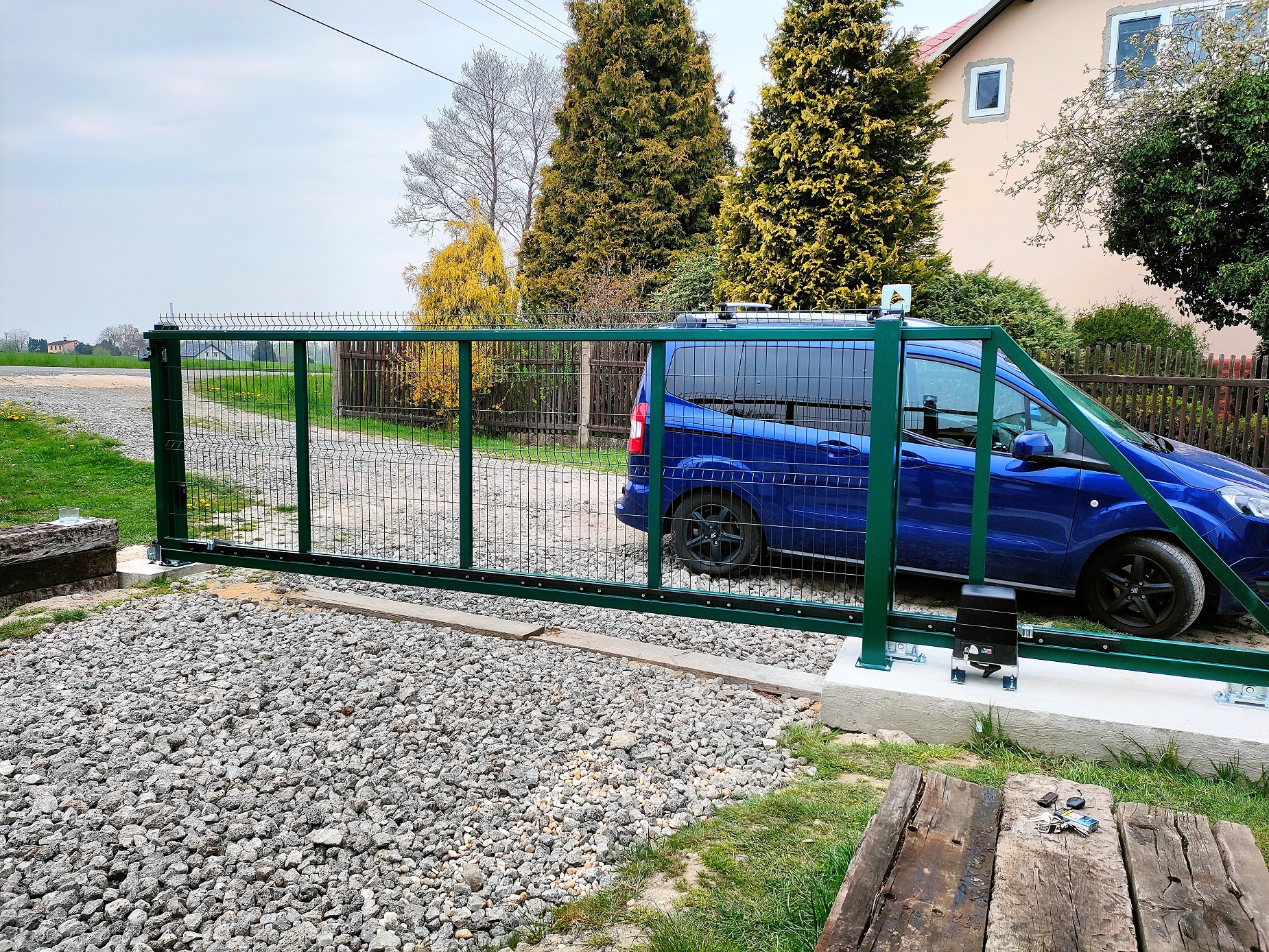 Samonosná posuvná brána s 3D pletivem Vratimov